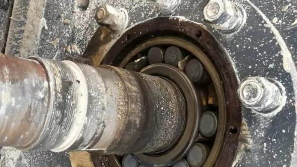 Disassembly of Vibrating Screen Bearings - Induction Heating Method